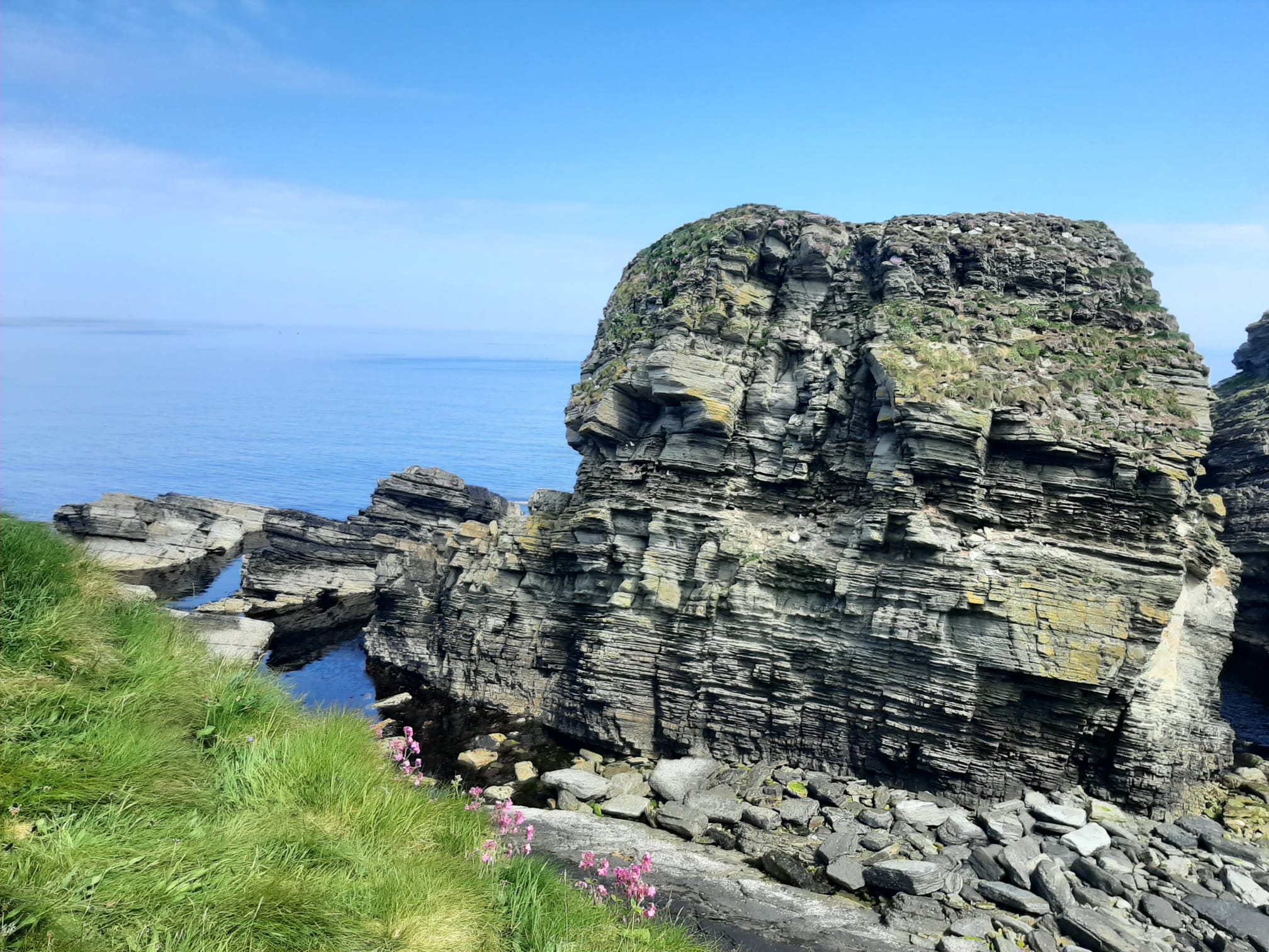 Castle o'Burrian: het papegaaiduikers paradijs van de Orkney-eilanden ...